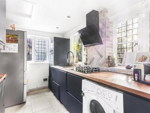 2 bedroom bungalow for rent in Castle Way, Feltham, TW13