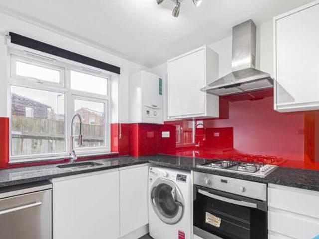 2 Bedroom Bungalow For Rent In Bounds Green, London