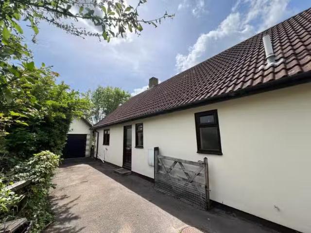 2 bedroom bungalow for rent in Brambles, Old Farm Court, Black.