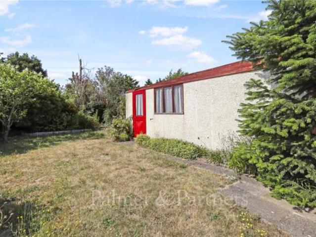 2 bedroom bungalow for rent in Bramford Lane, Ipswich, Suffolk, IP1