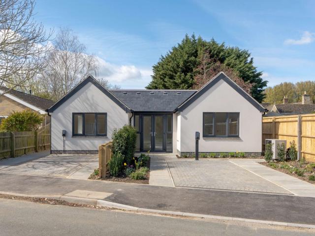 2 bedroom Bungalow for rent in Brasenose Drive, Kidlington, Oxfordshire, OX5