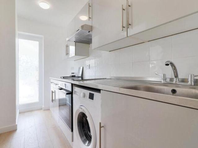 2 bedroom bungalow for rent in Garry Drive, Cambridge, Cambs, CB4