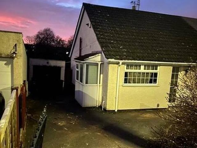 2 bedroom bungalow for rent in Glenwood Drive Oldland Common Bristol BS30