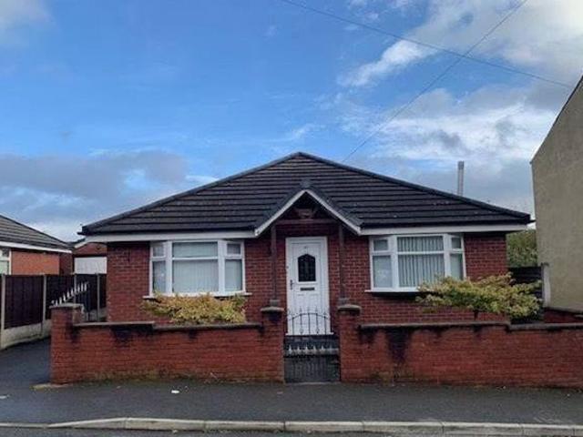 2 bedroom bungalow for rent in Great Acre Whelley WN1