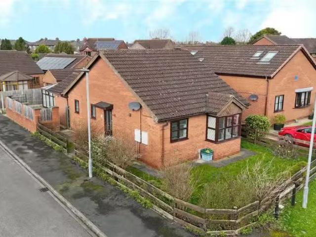 2 bedroom bungalow for rent in Dovedale Close, Winterton, Spar.