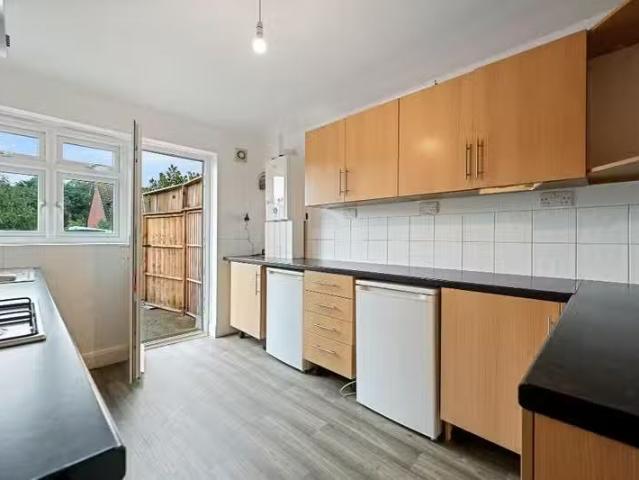 2 bedroom bungalow for rent in Driftwood Avenue, St. Albans, C.
