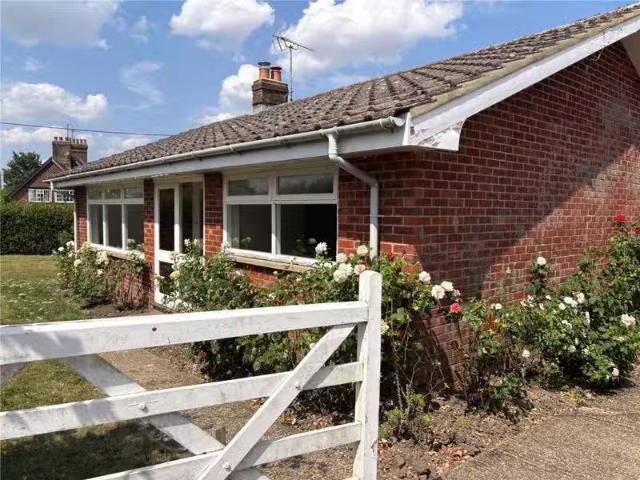 2 bedroom bungalow for rent in East Tisted, Alton, Hampshire.
