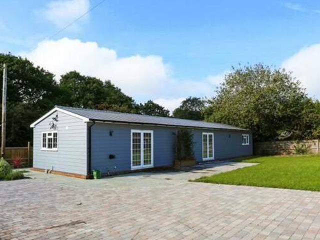 2 bedroom bungalow for rent in Five Oaks Road Slinfold RH13
