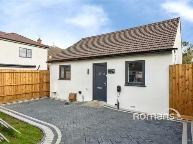 2 bedroom bungalow for rent in Field Way, Aldershot, Hampshire.