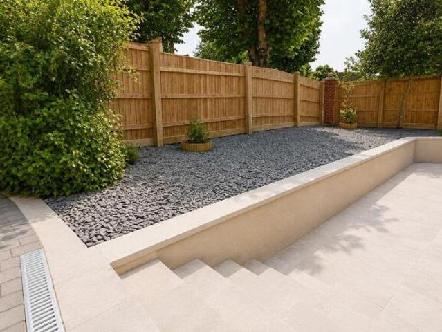 2 bedroom bungalow for rent in Fully Refurbished Bungalow with Large Private Garden NW2