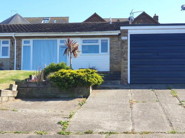 2 bedroom bungalow for rent in Kingfisher Close, Whitstable, Kent, CT5