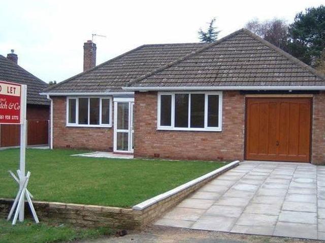 2 bedroom bungalow for rent in Hale Barns 2 beds Ravenwood Drive WA15