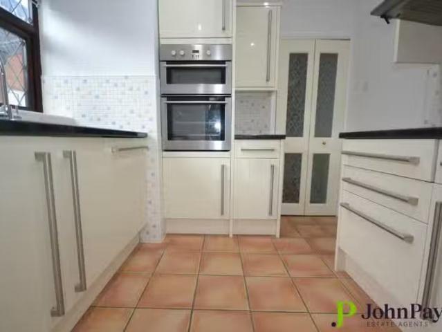 2 bedroom bungalow for rent in Hexworthy Avenue, Styvechale Gr.