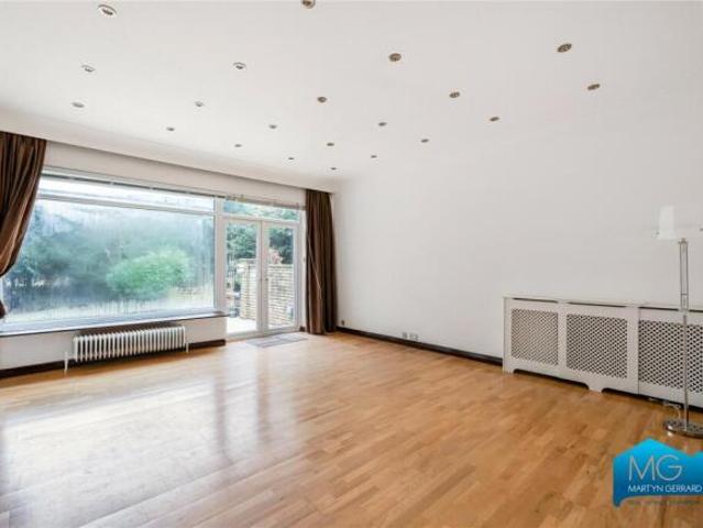 2 bedroom bungalow for rent in Hendon Avenue, Finchley, N3