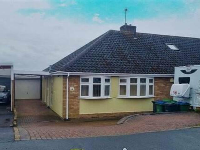 2 bedroom bungalow for rent in High Haden Road Halesowen B64