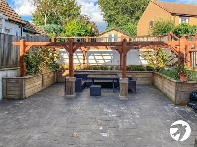 2 bedroom bungalow for rent in Hill Rise, Dartford, DA2
