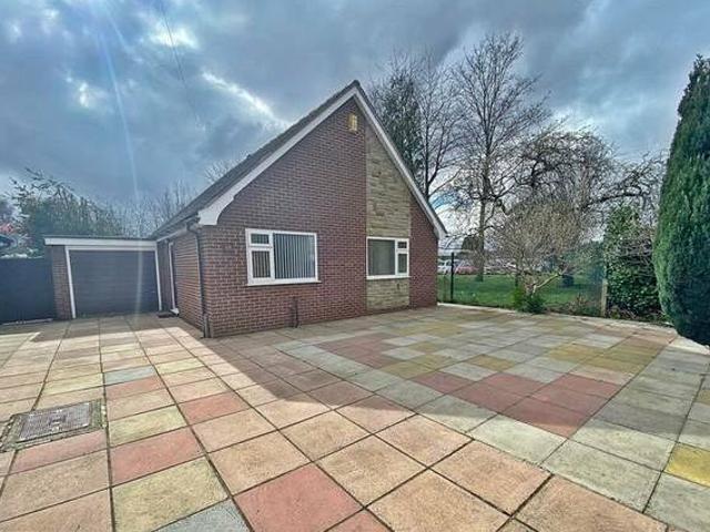 2 bedroom bungalow for rent in Hillock Lane Woolston Warrington WA1