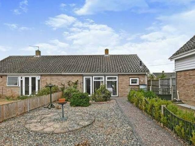 2 bedroom bungalow for rent in Orchard Way WYMONDHAM NR18