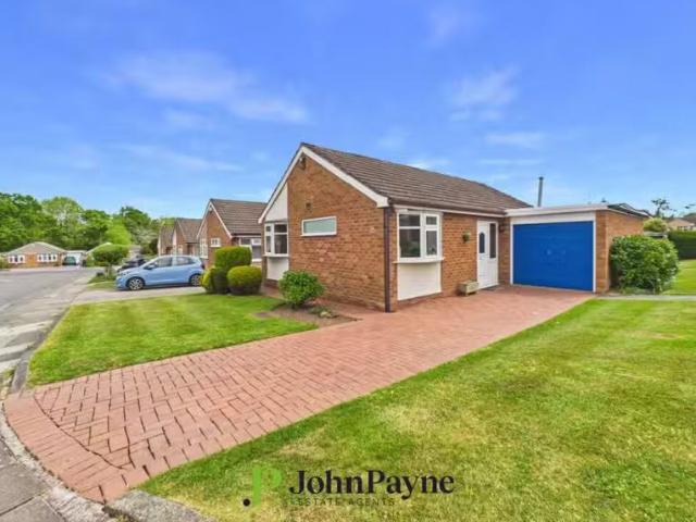 2 bedroom bungalow for rent in Lonscale Drive, Styvechale Gran.