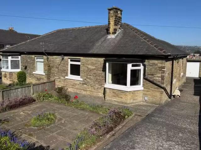 2 bedroom bungalow for rent in Leeds Road, Shipley, BD18
