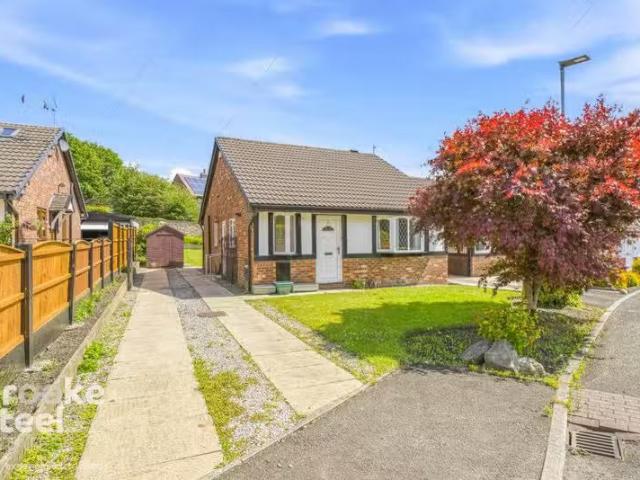 2 bedroom bungalow for rent in Moray Close, Ramsbottom, BL0