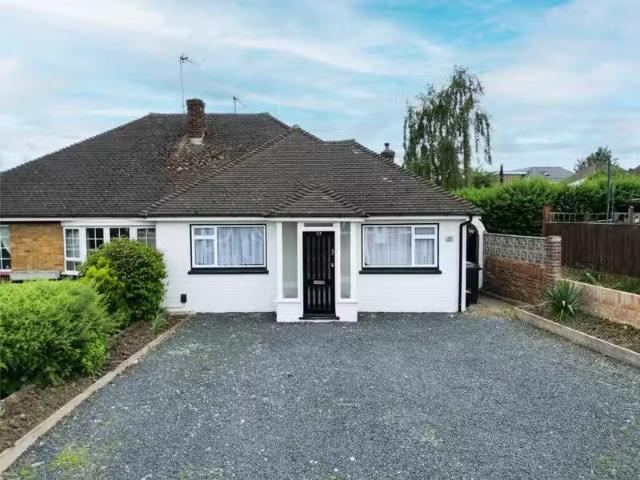 2 bedroom bungalow for rent in Marconi Road, Northfleet, Grave.