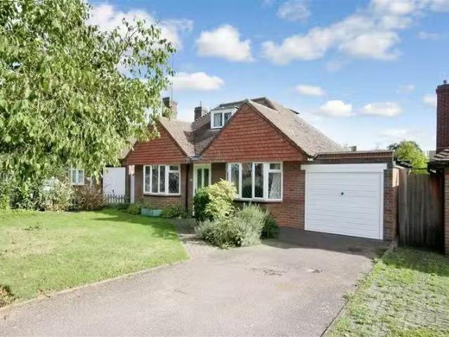 2 bedroom bungalow for rent in Meadway, Harpenden, AL5