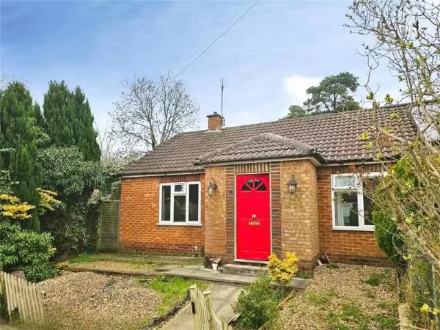 2 bedroom bungalow for rent in Sandycroft Road, Amersham, HP6