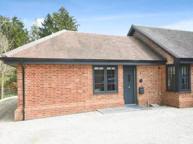 2 bedroom bungalow for rent in Silva Place, High Lane, Stanste.