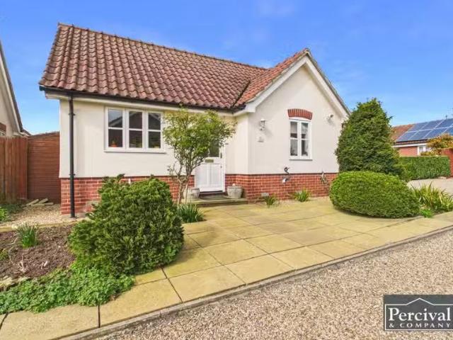 2 bedroom bungalow for rent in Swallow Field, Earls Colne, Col.