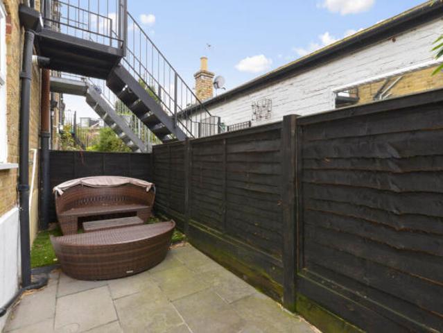 2 bedroom bungalow for rent in Quill Lane, London, SW15