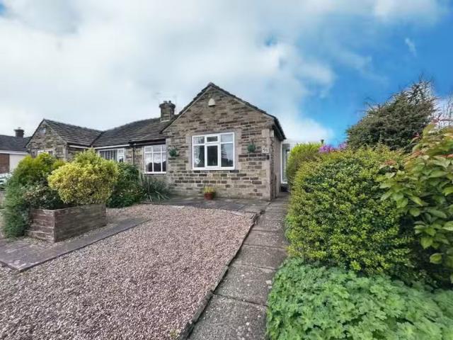 2 bedroom bungalow for rent in Ryefield Avenue, Clayton, Bradf.