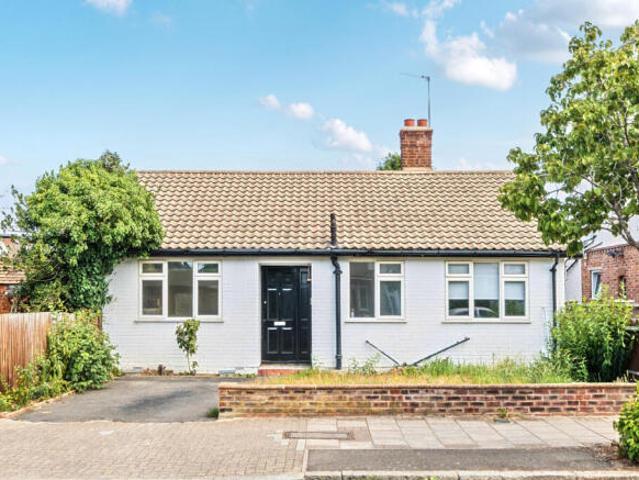 2 bedroom bungalow for rent in Westbury Road, Beckenham, BR3