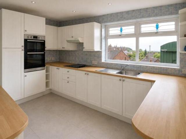 2 bedroom bungalow for rent in Westfield Road, Eastbourne, BN21
