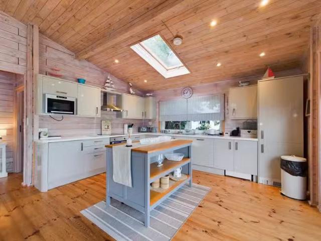 2 bedroom bungalow for rent in The Annexe, Pool Building, The.