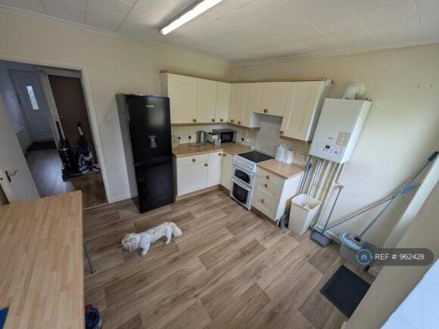 2 bedroom bungalow for rent in The St, Swindon, SN25