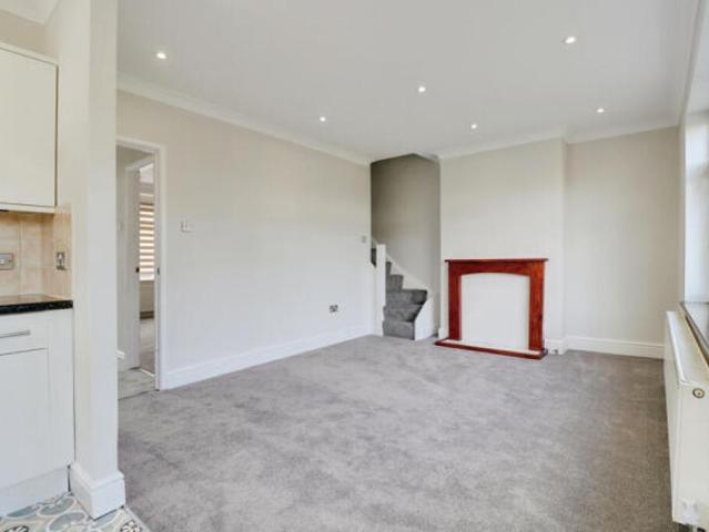 2 bedroom bungalow for rent in Thornford Gardens, Southend on sea, SS2