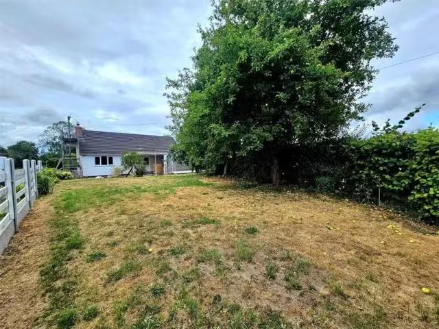 2 bedroom bungalow for rent in Three birds, Brecon, Powys, LD3