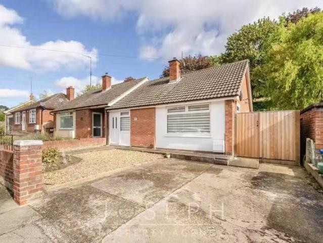 2 bedroom bungalow for rent in Tuddenham Avenue, Ipswich, IP4