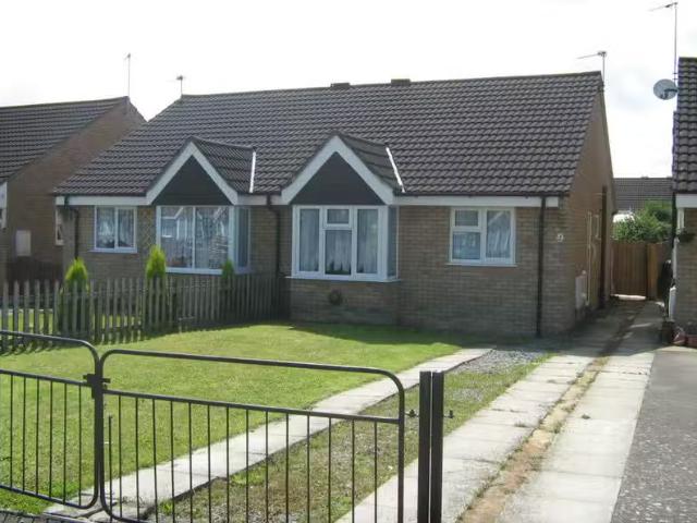 2 bedroom bungalow for rent in Yeo Close, BS23