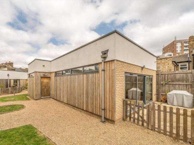 2 bedroom bungalow for sale