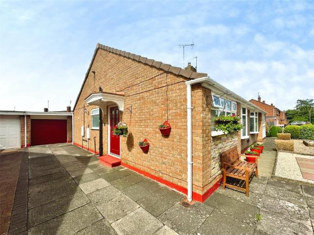 2 bedroom bungalow for sale