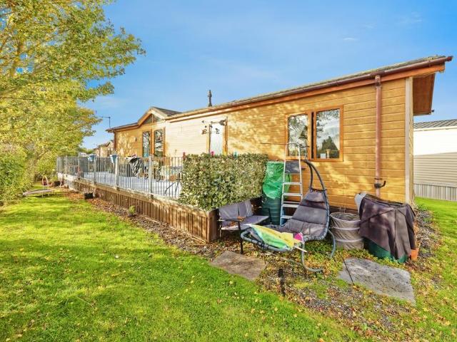 2 bedroom bungalow for sale