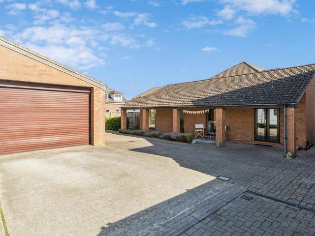 2 bedroom bungalow for sale