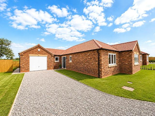 2 bedroom bungalow for sale