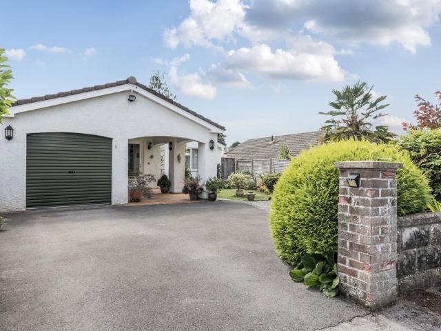 2 bedroom bungalow for sale