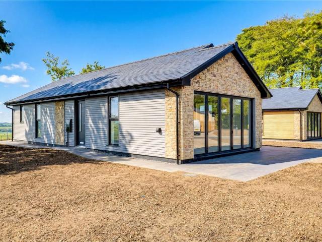 2 bedroom bungalow for sale