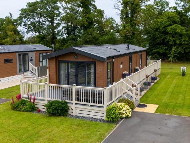 2 bedroom bungalow for sale