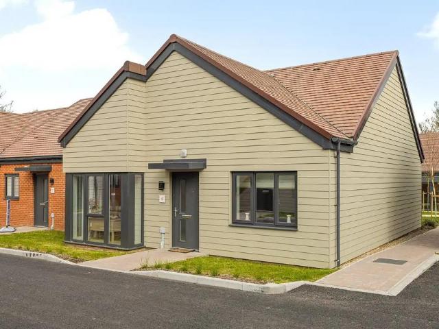 2 bedroom bungalow for sale