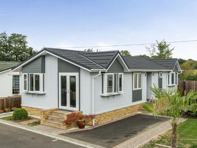 2 bedroom bungalow for sale